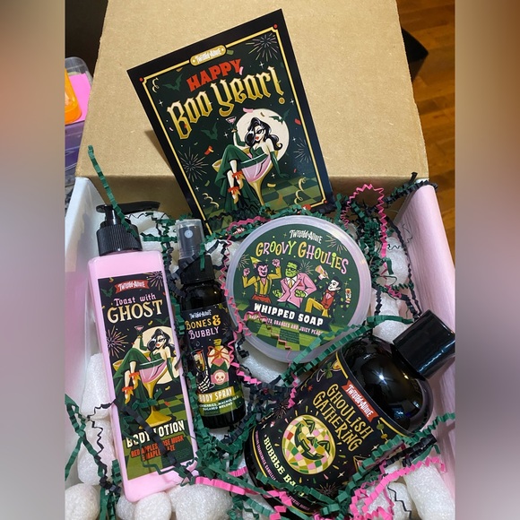 Twisted Allure | Bath & Body | Twisted Allure January 226 Happy Boo ...